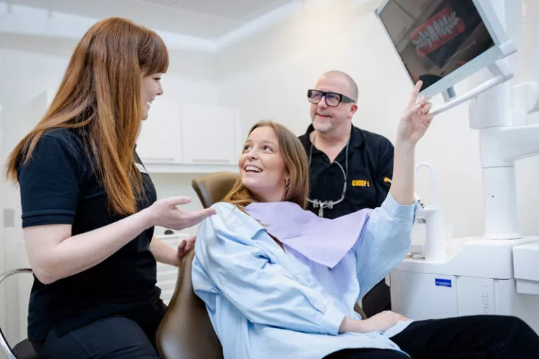 Operativ eller kirurgisk fjernelse af visdomstand - Se forskellene her